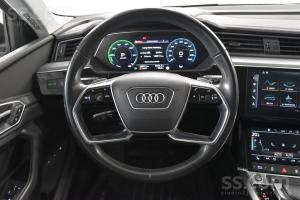 Melns Audi E-Tron 2022 Rīga, ar dzinēja tilpumu 0.00 L un nobraukumu 136 tūkst. km par 30990 €, foto 27 vietnē AUTOMOTO.COM.LV