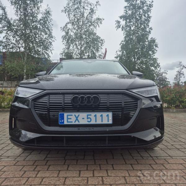 Black Audi E-Tron 2022 in Riga, with an engine capacity of 0.00 L and mileage of 68 thousand km for 38000 €, photo 3 on AUTOMOTO.COM.LV