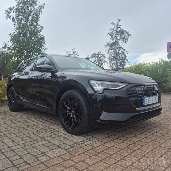 Black Audi E-Tron 2022 in Riga, with an engine capacity of 0.00 L and mileage of 68 thousand km for 38000 €, photo 4 on AUTOMOTO.COM.LV