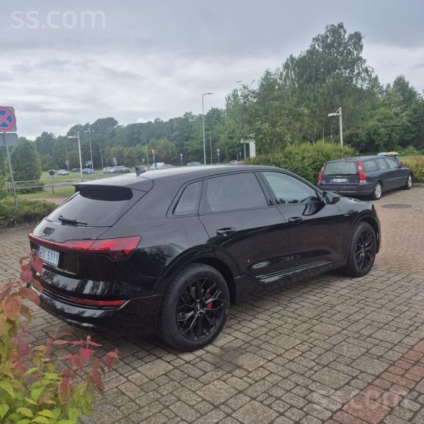 Black Audi E-Tron 2022 in Riga, with an engine capacity of 0.00 L and mileage of 68 thousand km for 38000 €, photo 5 on AUTOMOTO.COM.LV