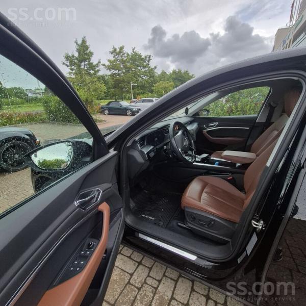 Black Audi E-Tron 2022 in Riga, with an engine capacity of 0.00 L and mileage of 68 thousand km for 38000 €, photo 9 on AUTOMOTO.COM.LV