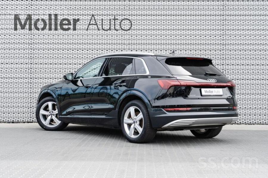 Black Audi E-Tron 2022 in Riga, with an engine capacity of 0.00 L and mileage of 35 thousand km for 32850 €, photo 4 on AUTOMOTO.COM.LV