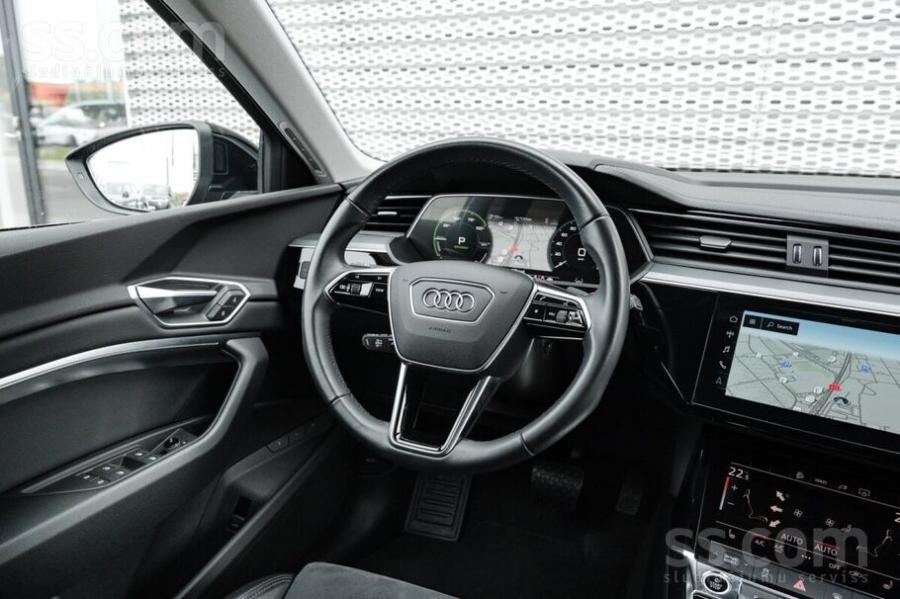 Black Audi E-Tron 2022 in Riga, with an engine capacity of 0.00 L and mileage of 35 thousand km for 32850 €, photo 7 on AUTOMOTO.COM.LV
