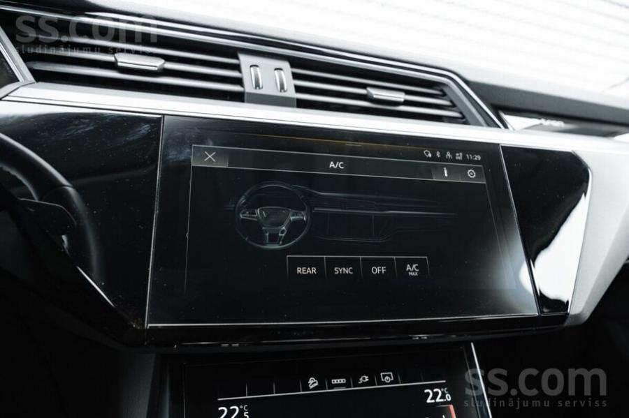 Black Audi E-Tron 2022 in Riga, with an engine capacity of 0.00 L and mileage of 35 thousand km for 32850 €, photo 17 on AUTOMOTO.COM.LV
