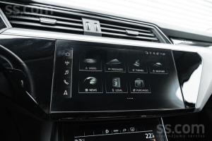 Black Audi E-Tron 2022 in Riga, with an engine capacity of 0.00 L and mileage of 35 thousand km for 32850 €, photo 18 on AUTOMOTO.COM.LV