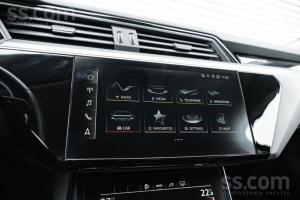 Black Audi E-Tron 2022 in Riga, with an engine capacity of 0.00 L and mileage of 35 thousand km for 32850 €, photo 19 on AUTOMOTO.COM.LV