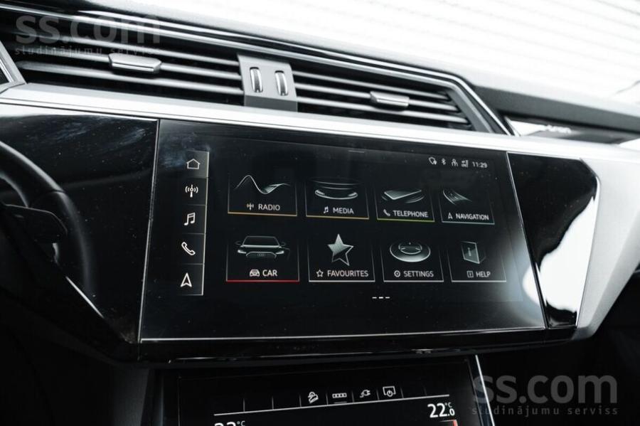 Black Audi E-Tron 2022 in Riga, with an engine capacity of 0.00 L and mileage of 35 thousand km for 32850 €, photo 19 on AUTOMOTO.COM.LV