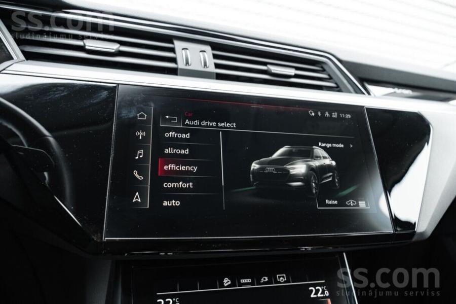 Black Audi E-Tron 2022 in Riga, with an engine capacity of 0.00 L and mileage of 35 thousand km for 32850 €, photo 20 on AUTOMOTO.COM.LV