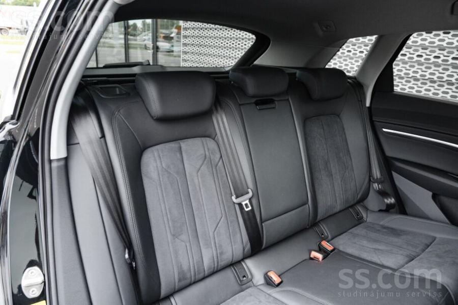Black Audi E-Tron 2022 in Riga, with an engine capacity of 0.00 L and mileage of 35 thousand km for 32850 €, photo 27 on AUTOMOTO.COM.LV