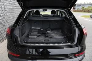 Black Audi E-Tron 2022 in Riga, with an engine capacity of 0.00 L and mileage of 35 thousand km for 32850 €, photo 29 on AUTOMOTO.COM.LV