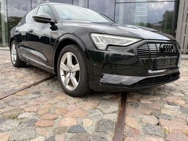 Black Audi E-Tron 2022 in Riga, with an engine capacity of 0.00 L and mileage of 138 thousand km for 24555 €, photo 1 on AUTOMOTO.COM.LV