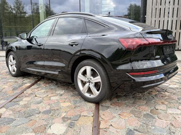 Black Audi E-Tron 2022 in Riga, with an engine capacity of 0.00 L and mileage of 138 thousand km for 24555 €, photo 4 on AUTOMOTO.COM.LV