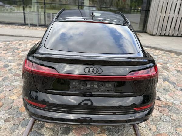 Black Audi E-Tron 2022 in Riga, with an engine capacity of 0.00 L and mileage of 138 thousand km for 24555 €, photo 5 on AUTOMOTO.COM.LV
