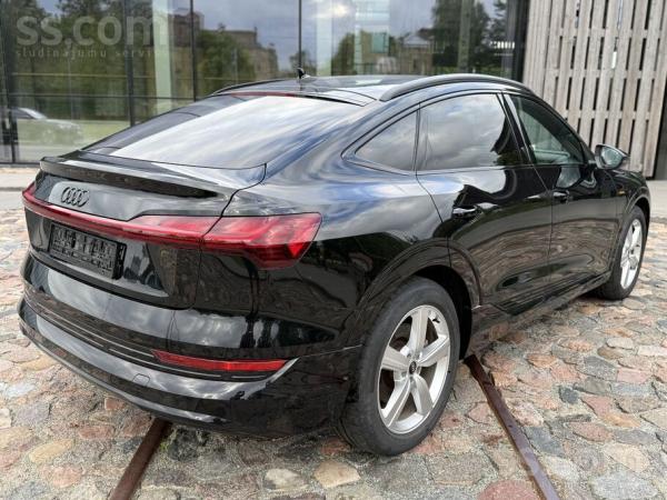 Black Audi E-Tron 2022 in Riga, with an engine capacity of 0.00 L and mileage of 138 thousand km for 24555 €, photo 6 on AUTOMOTO.COM.LV
