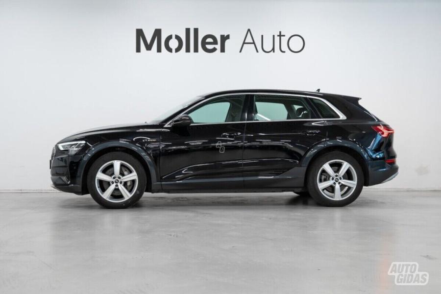 Black Audi E-Tron 2022 in Vilnius, with an engine capacity of 0.00 L and mileage of 58 thousand km for 29500 €, photo 3 on AUTOMOTO.COM.LV