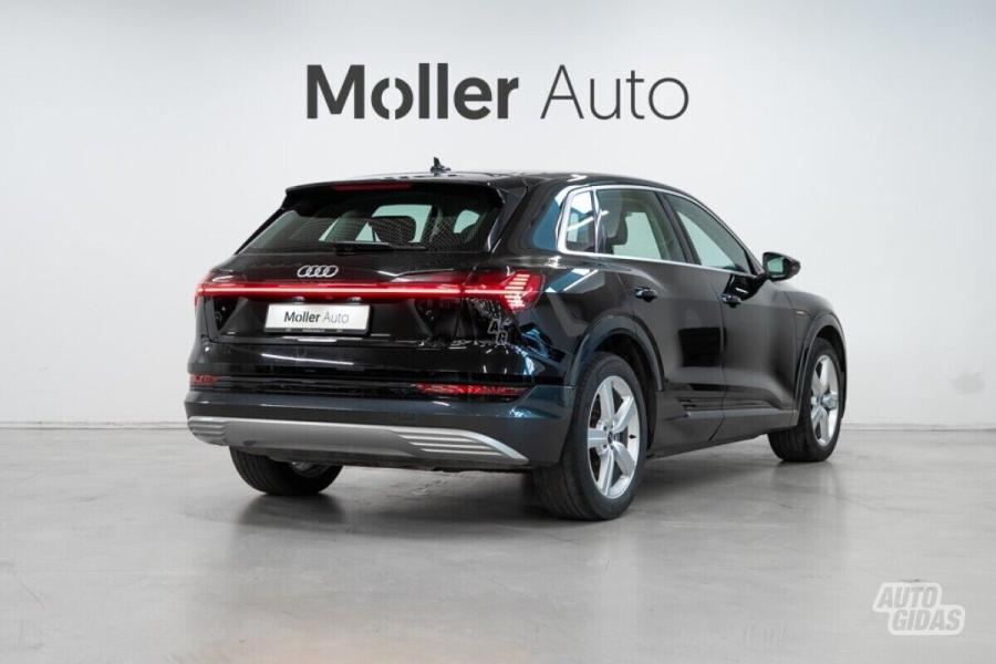 Black Audi E-Tron 2022 in Vilnius, with an engine capacity of 0.00 L and mileage of 58 thousand km for 29500 €, photo 4 on AUTOMOTO.COM.LV