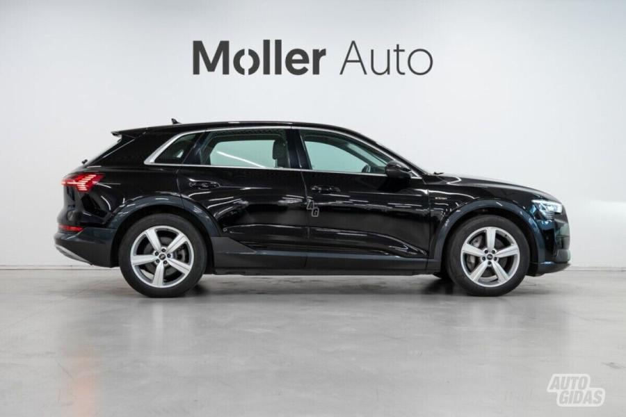 Black Audi E-Tron 2022 in Vilnius, with an engine capacity of 0.00 L and mileage of 58 thousand km for 29500 €, photo 5 on AUTOMOTO.COM.LV