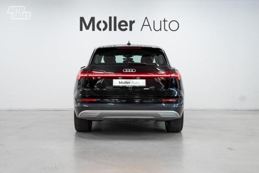 Black Audi E-Tron 2022 in Vilnius, with an engine capacity of 0.00 L and mileage of 58 thousand km for 29500 €, photo 7 on AUTOMOTO.COM.LV