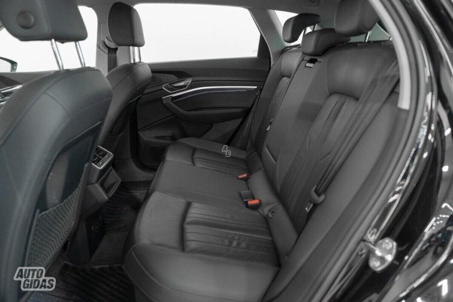 Black Audi E-Tron 2022 in Vilnius, with an engine capacity of 0.00 L and mileage of 58 thousand km for 29500 €, photo 20 on AUTOMOTO.COM.LV