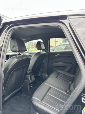 Melns Audi E-Tron 2022 Rīga, ar dzinēja tilpumu 0.00 L un nobraukumu 114 tūkst. km par 26500 €, foto 5 vietnē AUTOMOTO.COM.LV
