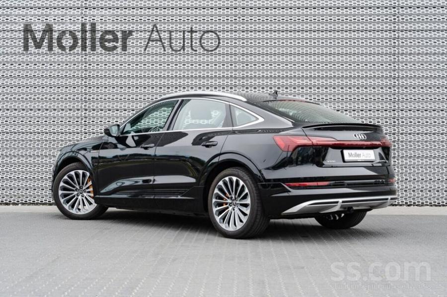 Black Audi E-Tron 2022 in Riga, with an engine capacity of 0.00 L and mileage of 33 thousand km for 42600 €, photo 4 on AUTOMOTO.COM.LV