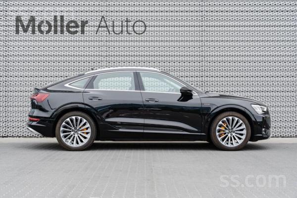Black Audi E-Tron 2022 in Riga, with an engine capacity of 0.00 L and mileage of 33 thousand km for 42600 €, photo 5 on AUTOMOTO.COM.LV