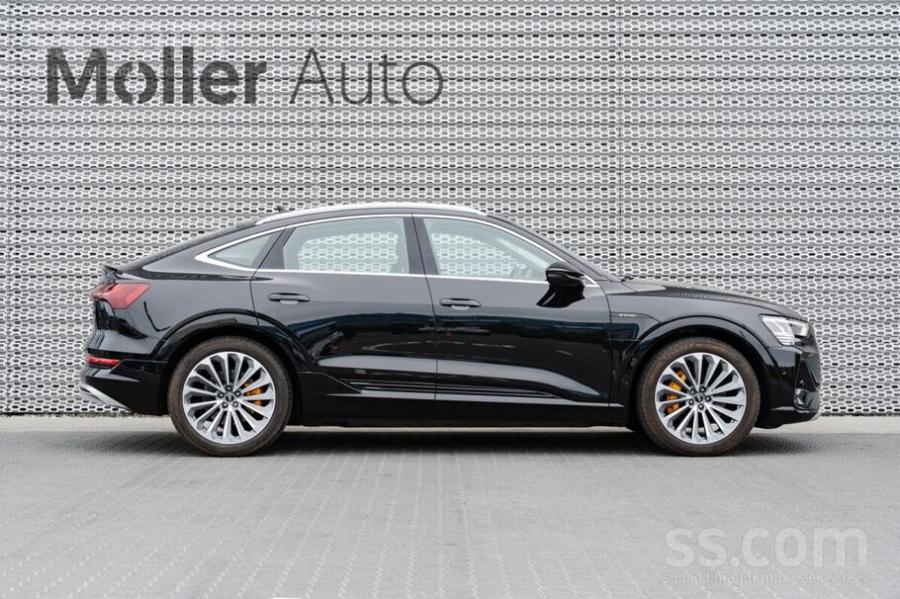 Black Audi E-Tron 2022 in Riga, with an engine capacity of 0.00 L and mileage of 33 thousand km for 42600 €, photo 6 on AUTOMOTO.COM.LV