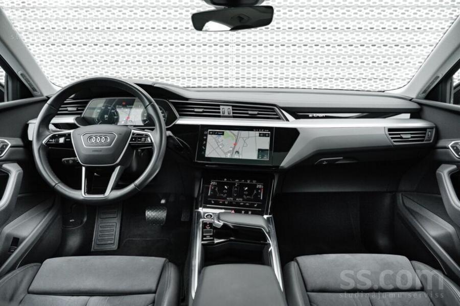 Black Audi E-Tron 2022 in Riga, with an engine capacity of 0.00 L and mileage of 33 thousand km for 42600 €, photo 7 on AUTOMOTO.COM.LV