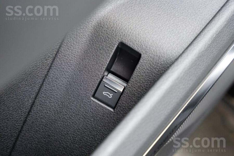 Black Audi E-Tron 2022 in Riga, with an engine capacity of 0.00 L and mileage of 33 thousand km for 42600 €, photo 11 on AUTOMOTO.COM.LV