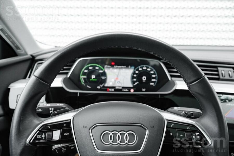 Black Audi E-Tron 2022 in Riga, with an engine capacity of 0.00 L and mileage of 33 thousand km for 42600 €, photo 15 on AUTOMOTO.COM.LV