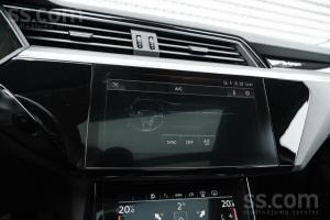 Black Audi E-Tron 2022 in Riga, with an engine capacity of 0.00 L and mileage of 33 thousand km for 42600 €, photo 22 on AUTOMOTO.COM.LV