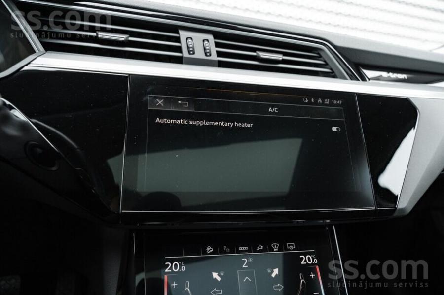 Black Audi E-Tron 2022 in Riga, with an engine capacity of 0.00 L and mileage of 33 thousand km for 42600 €, photo 23 on AUTOMOTO.COM.LV