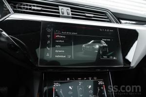 Black Audi E-Tron 2022 in Riga, with an engine capacity of 0.00 L and mileage of 33 thousand km for 42600 €, photo 27 on AUTOMOTO.COM.LV