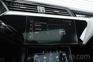 Black Audi E-Tron 2022 in Riga, with an engine capacity of 0.00 L and mileage of 33 thousand km for 42600 €, photo 28 on AUTOMOTO.COM.LV