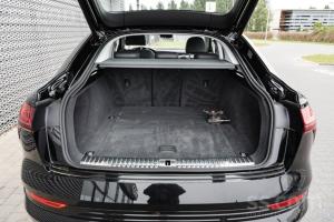 Black Audi E-Tron 2022 in Riga, with an engine capacity of 0.00 L and mileage of 33 thousand km for 42600 €, photo 36 on AUTOMOTO.COM.LV