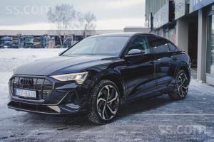Черный Ауди E-Tron 2022 в Рига, объемом двигателя 0.00 л и пробегом 126 тыс. км за 29990 €, фото 4 на AUTOMOTO.COM.LV