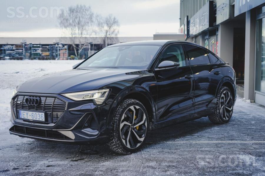 Черный Ауди E-Tron 2022 в Рига, объемом двигателя 0.00 л и пробегом 126 тыс. км за 29990 €, фото 4 на AUTOMOTO.COM.LV