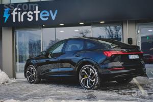 Черный Ауди E-Tron 2022 в Рига, объемом двигателя 0.00 л и пробегом 126 тыс. км за 29990 €, фото 6 на AUTOMOTO.COM.LV