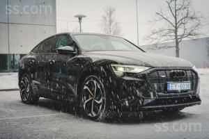 Черный Ауди E-Tron 2022 в Рига, объемом двигателя 0.00 л и пробегом 126 тыс. км за 29990 €, фото 11 на AUTOMOTO.COM.LV