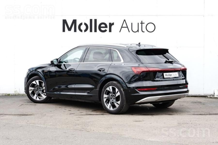 Black Audi E-Tron 2022 in Riga, with an engine capacity of 0.00 L and mileage of 44 thousand km for 34950 €, photo 4 on AUTOMOTO.COM.LV
