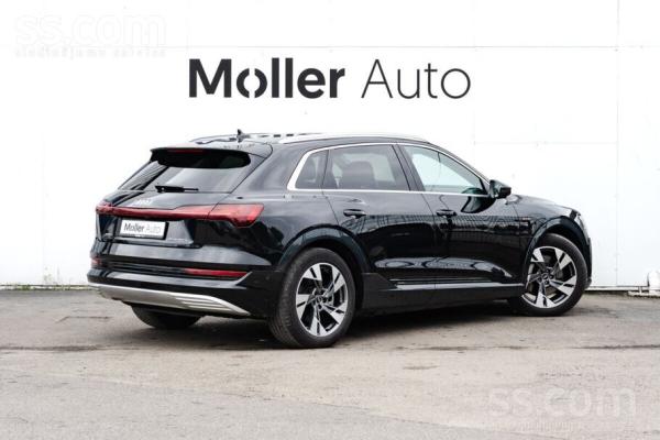 Black Audi E-Tron 2022 in Riga, with an engine capacity of 0.00 L and mileage of 44 thousand km for 34950 €, photo 4 on AUTOMOTO.COM.LV