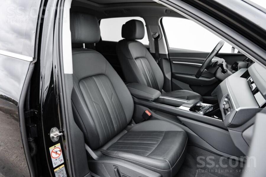 Black Audi E-Tron 2022 in Riga, with an engine capacity of 0.00 L and mileage of 44 thousand km for 34950 €, photo 7 on AUTOMOTO.COM.LV