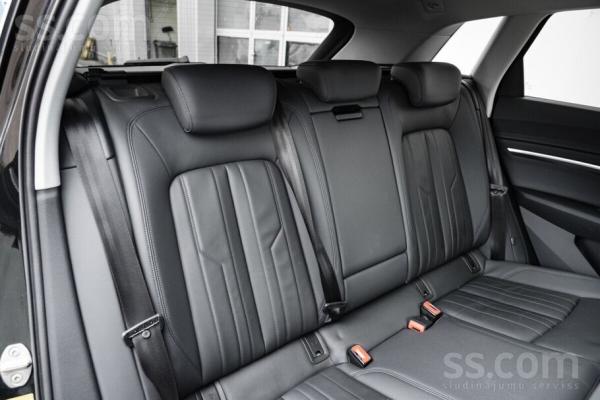 Black Audi E-Tron 2022 in Riga, with an engine capacity of 0.00 L and mileage of 44 thousand km for 34950 €, photo 8 on AUTOMOTO.COM.LV