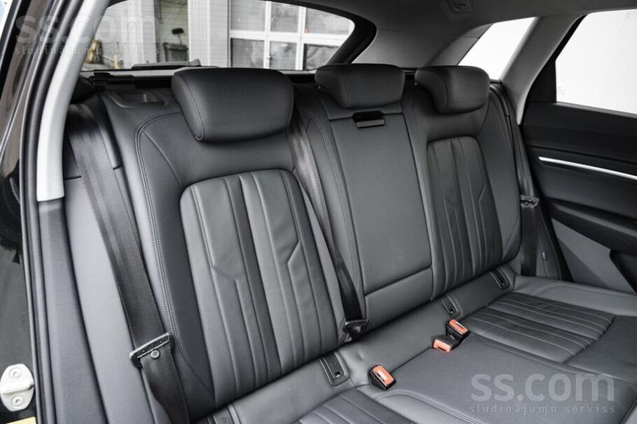 Black Audi E-Tron 2022 in Riga, with an engine capacity of 0.00 L and mileage of 44 thousand km for 34950 €, photo 9 on AUTOMOTO.COM.LV