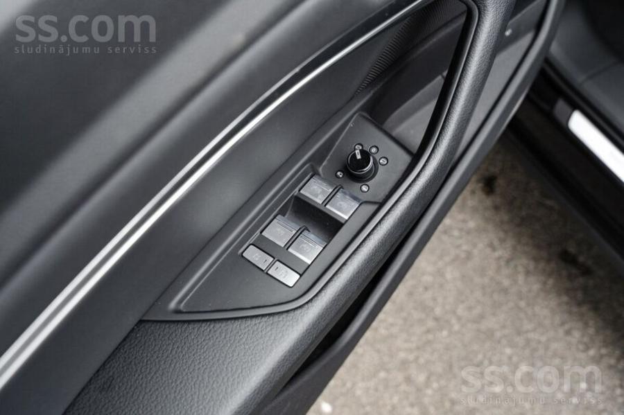 Black Audi E-Tron 2022 in Riga, with an engine capacity of 0.00 L and mileage of 44 thousand km for 34950 €, photo 11 on AUTOMOTO.COM.LV