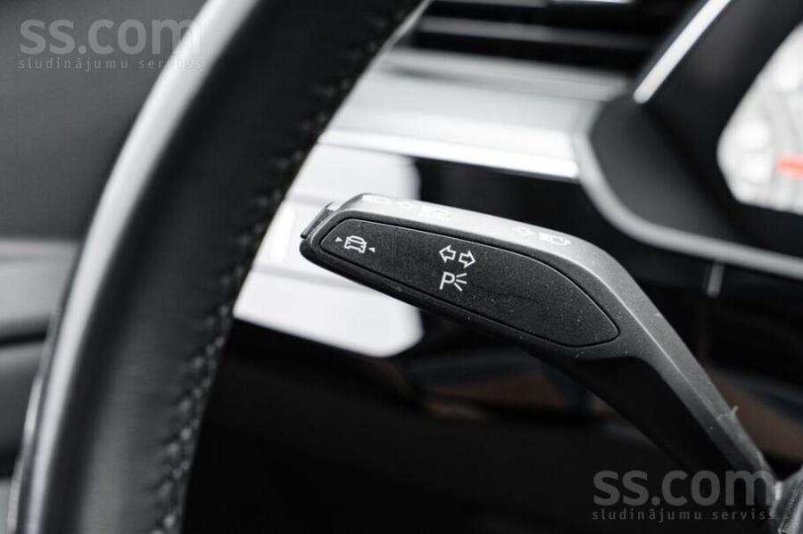 Black Audi E-Tron 2022 in Riga, with an engine capacity of 0.00 L and mileage of 44 thousand km for 34950 €, photo 17 on AUTOMOTO.COM.LV
