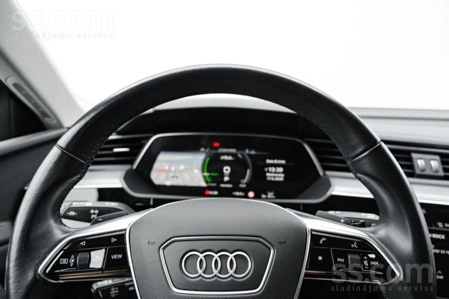 Black Audi E-Tron 2022 in Riga, with an engine capacity of 0.00 L and mileage of 44 thousand km for 34950 €, photo 20 on AUTOMOTO.COM.LV
