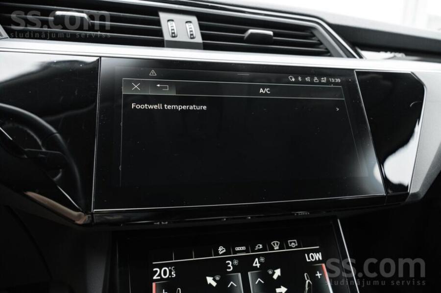 Black Audi E-Tron 2022 in Riga, with an engine capacity of 0.00 L and mileage of 44 thousand km for 34950 €, photo 24 on AUTOMOTO.COM.LV