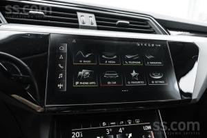 Black Audi E-Tron 2022 in Riga, with an engine capacity of 0.00 L and mileage of 44 thousand km for 34950 €, photo 25 on AUTOMOTO.COM.LV