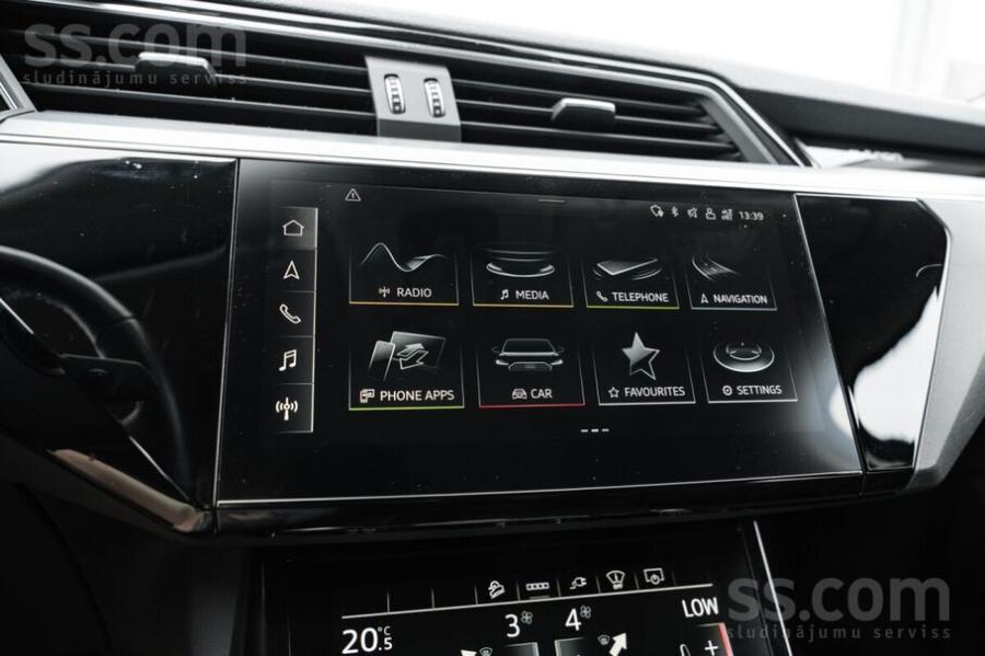 Black Audi E-Tron 2022 in Riga, with an engine capacity of 0.00 L and mileage of 44 thousand km for 34950 €, photo 25 on AUTOMOTO.COM.LV